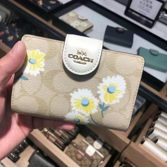 Coach | Bags | Coach Medium Corner Zip Wallet In Signature Canvas With ...